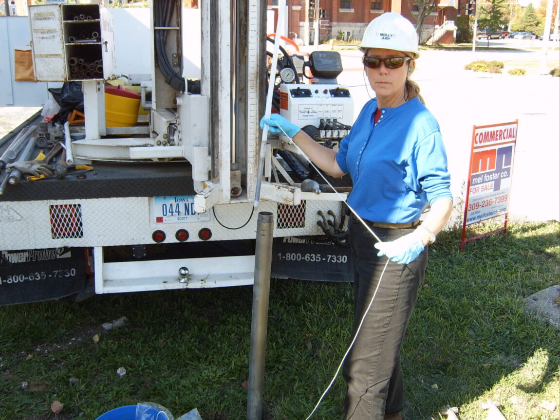 Groundwater sampling and assessment in Iowa and Illinois